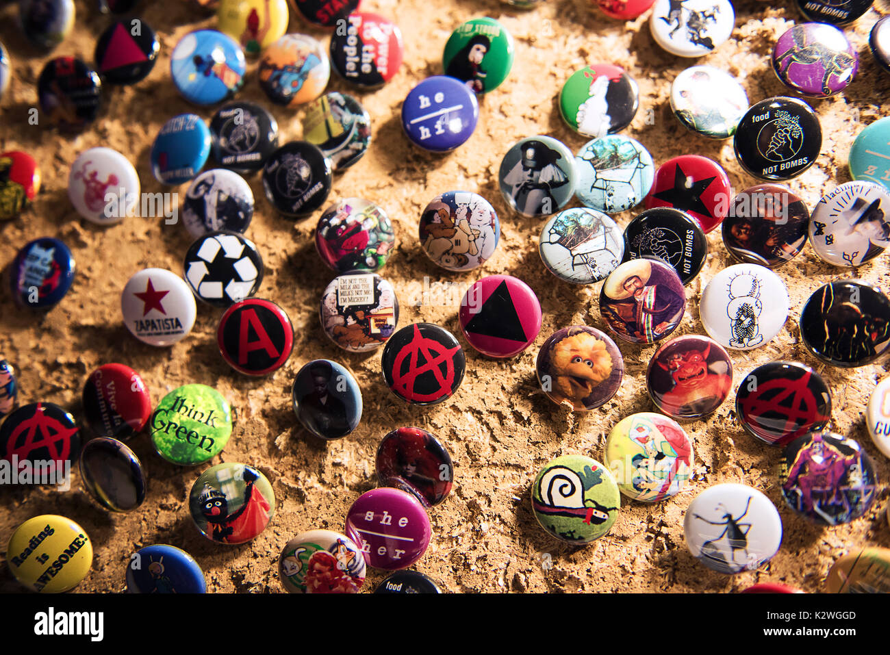Pins buttons hi-res stock photography and images - Alamy