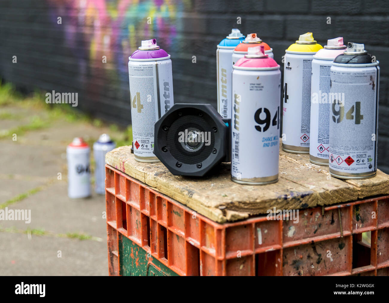 Spray cans hi-res stock photography and images - Alamy
