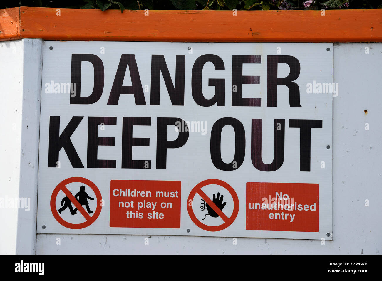 Children keep out warning sign hi-res stock photography and images - Alamy