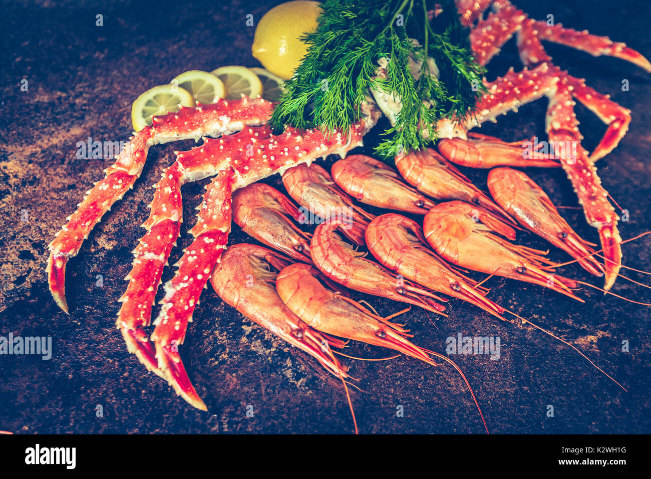 Seafood. Crab Legs. crab legs with fresh lemon Stock Photo - Alamy