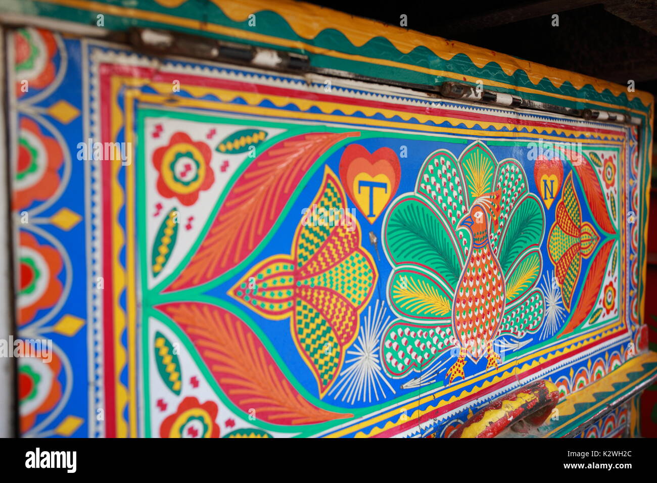 Magnificent Piece of art. Pakistani Truck Art Hand painted centerpiece ...