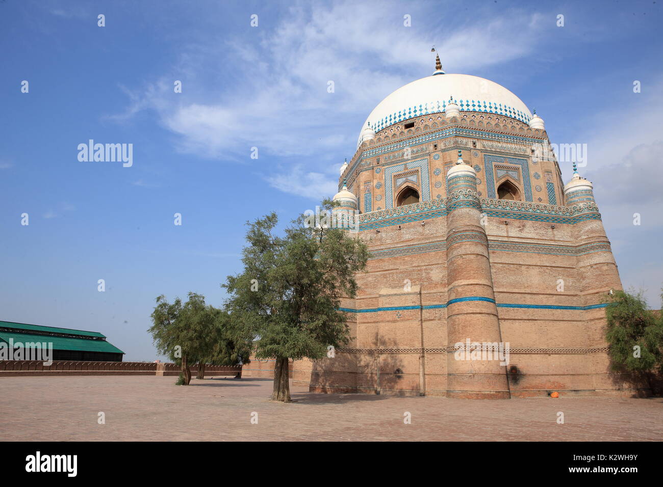 Tomb of shah rukun e alam multan hi-res stock photography and images ...