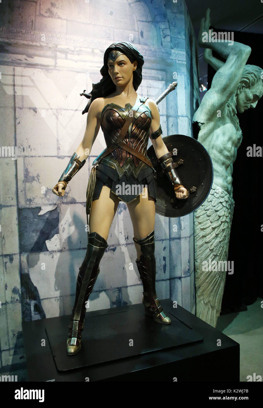 Warner Bros. Studio Tour Hollywood Adds Wonder Woman Exhibit to DC ...