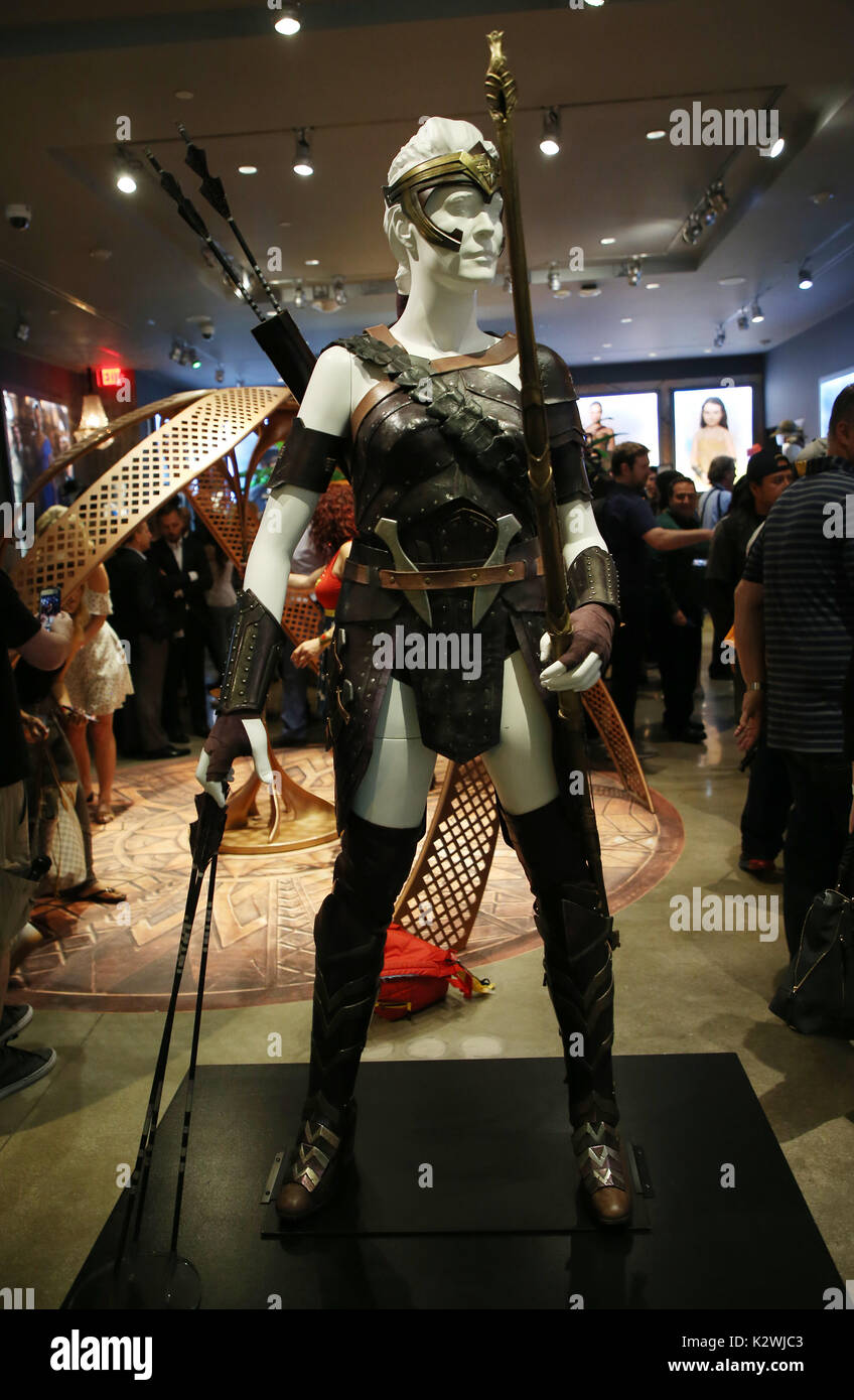 Warner Bros. Studio Tour Hollywood Adds Wonder Woman Exhibit to DC ...