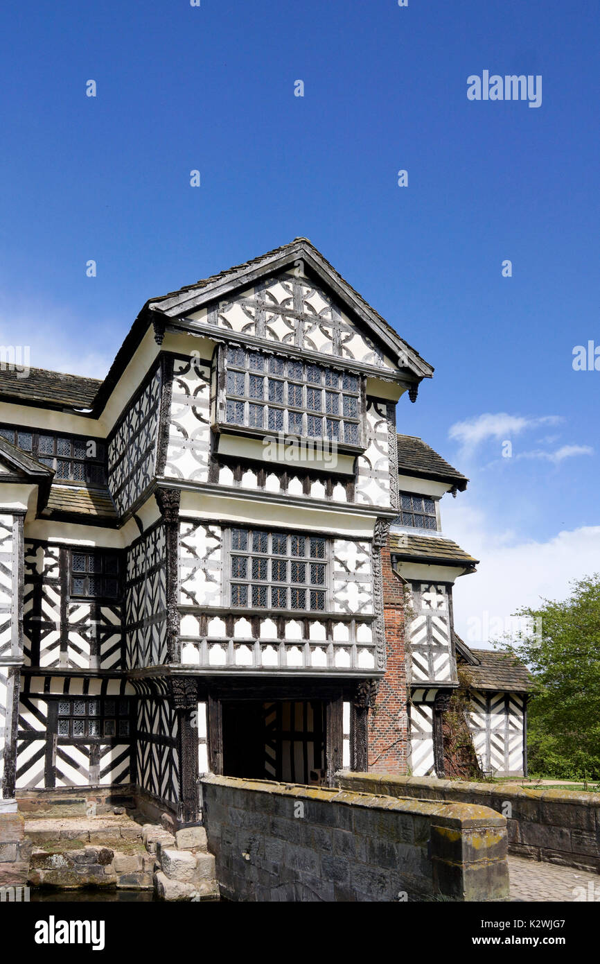 Little moreton hall hi-res stock photography and images - Alamy