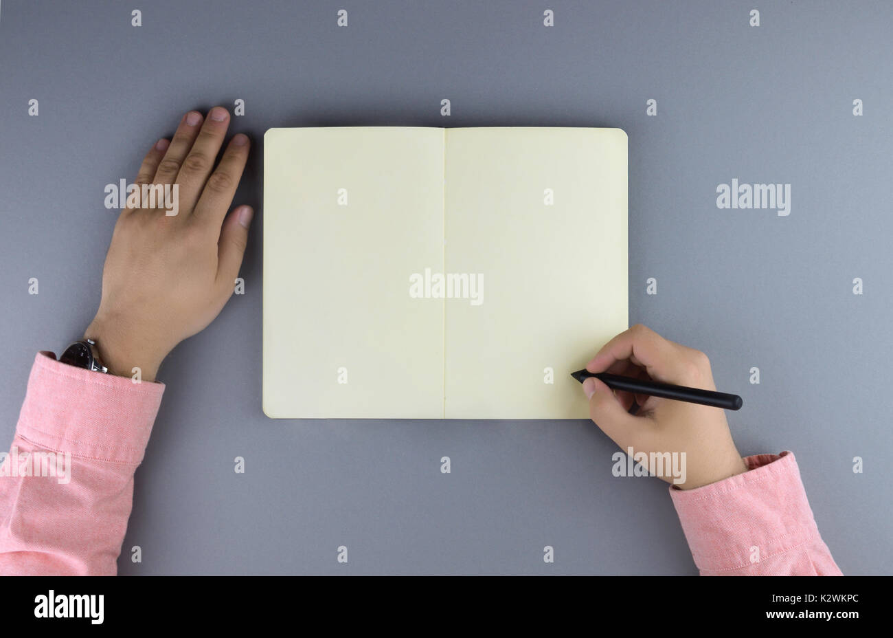Hands drawing in note book hi-res stock photography and images - Alamy