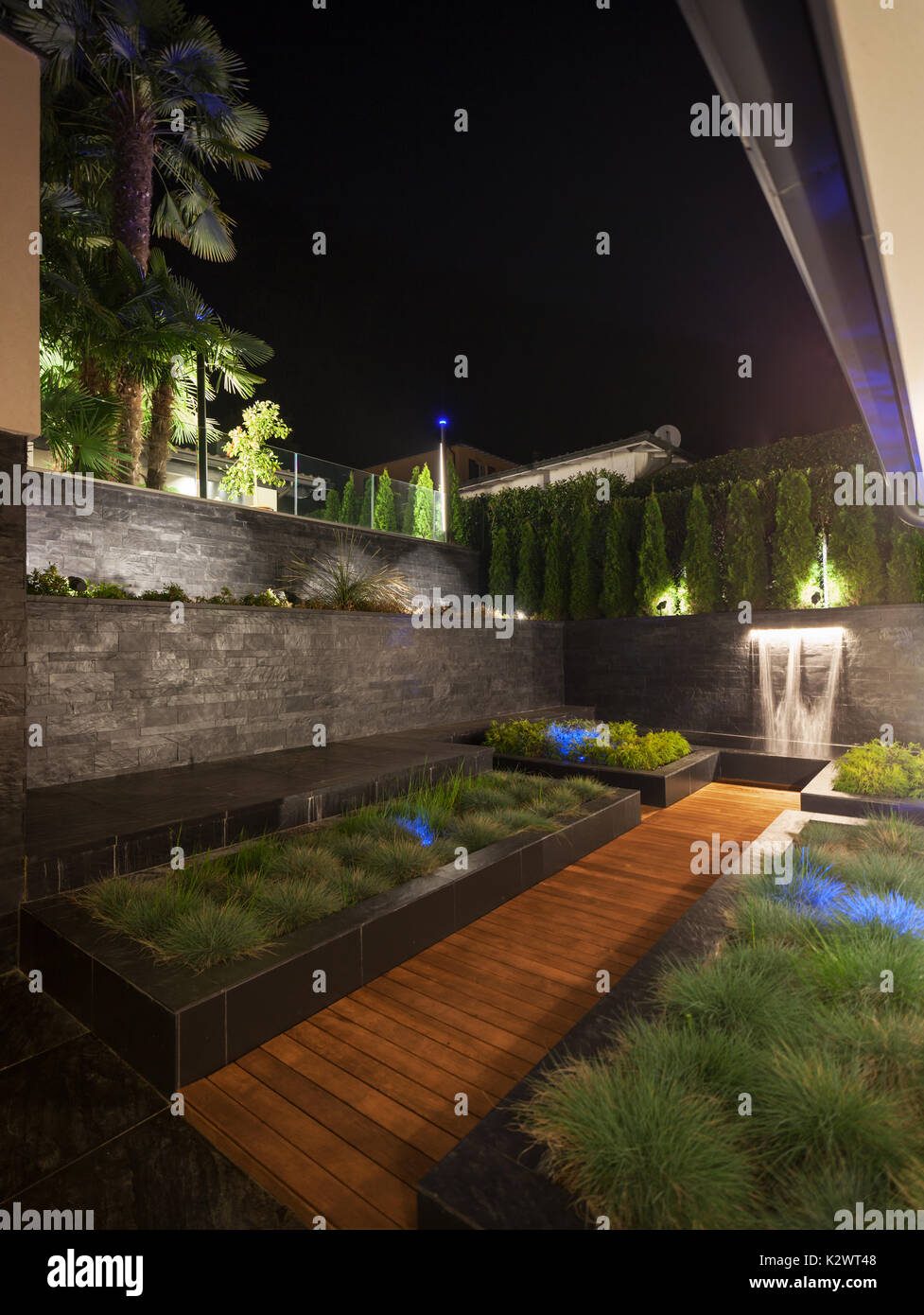 Villa exterior garden hi-res stock photography and images - Alamy