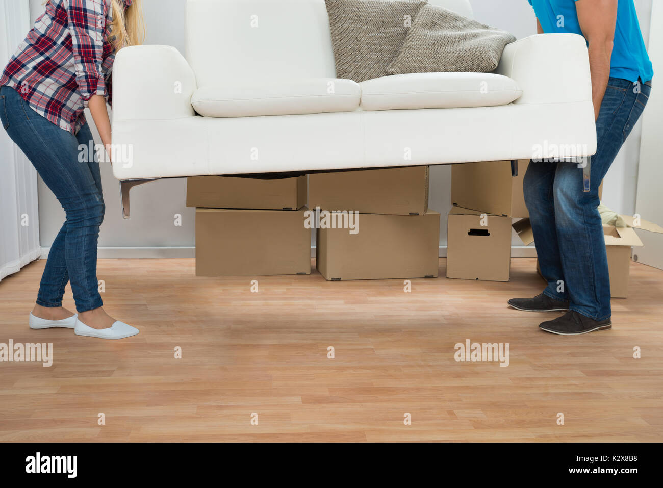 Couple moving house carrying sofa hi-res stock photography and images ...