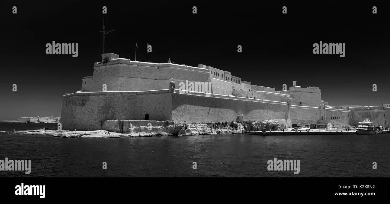 Black and White view of Fort St Angelo - Birgu, One of the Three Cities ...