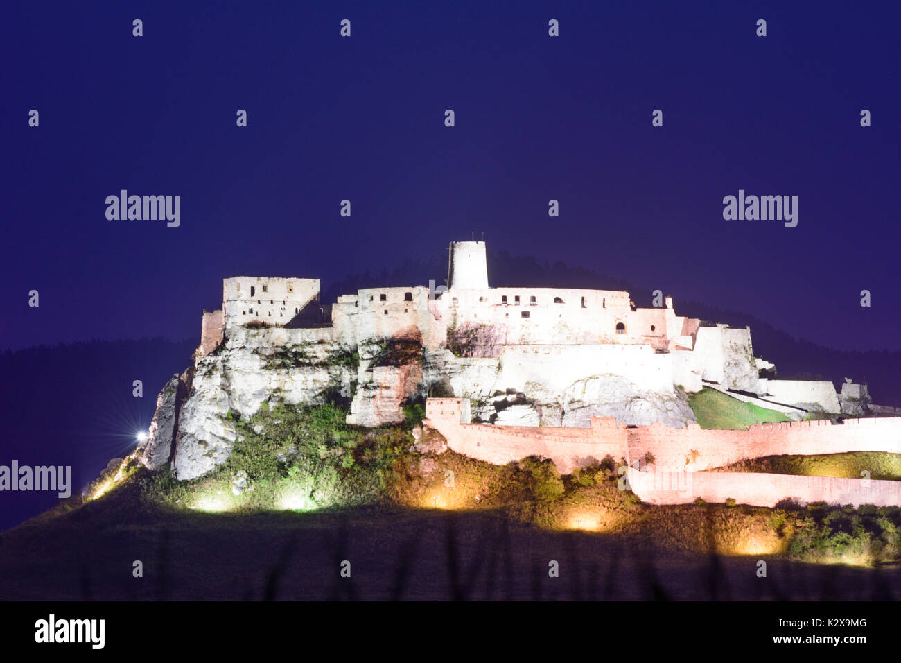 Spis Castle (Zipser Burg), Spisske Podhradie (Kirchdrauf), Slovakia ...