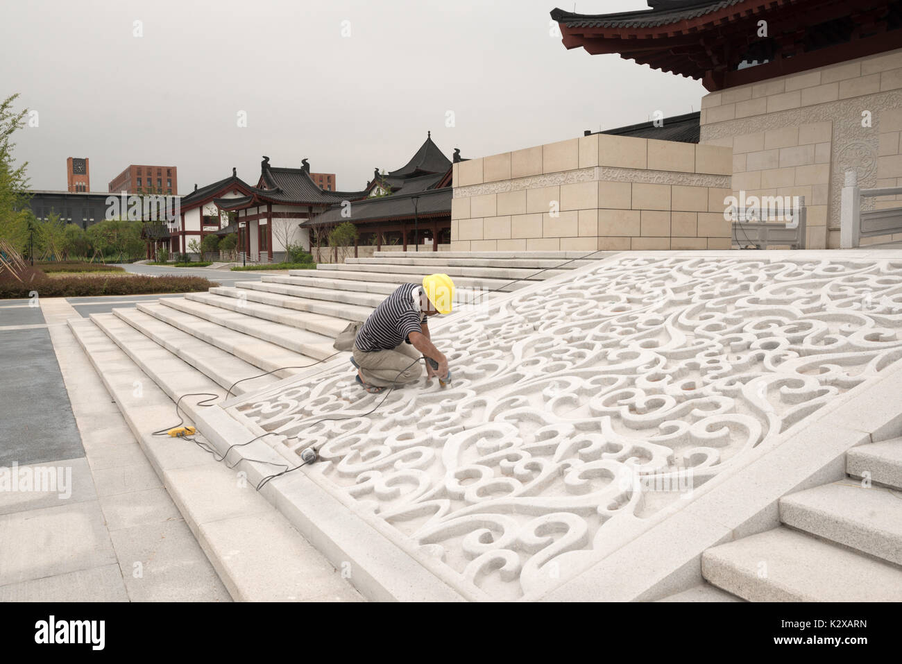 Stone worker hi-res stock photography and images - Alamy