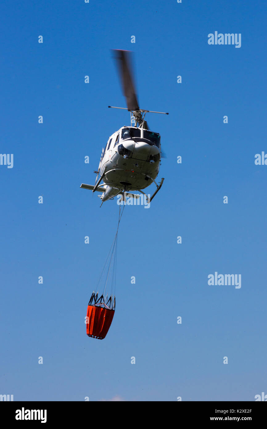 Helicopter bambi bucket hi-res stock photography and images - Alamy