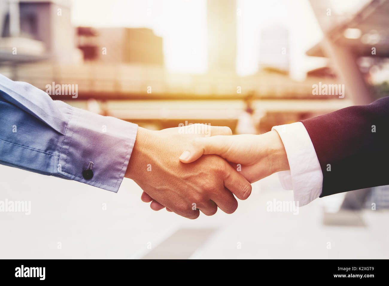 Hand shake hi-res stock photography and images - Alamy