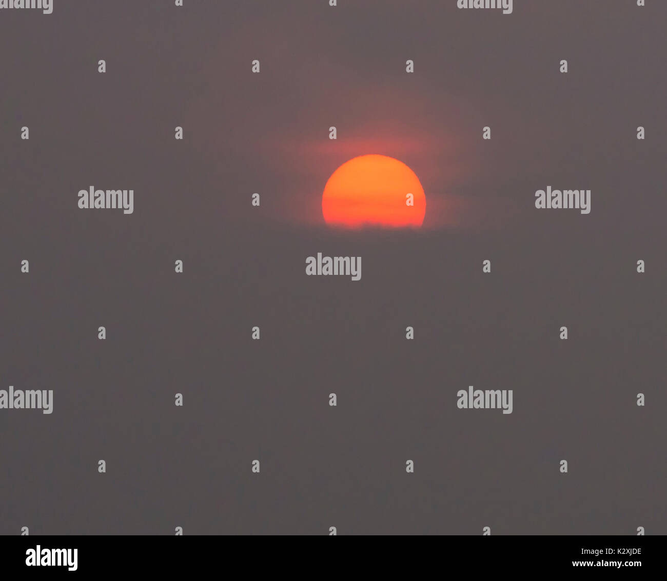 Red sun hi-res stock photography and images - Alamy