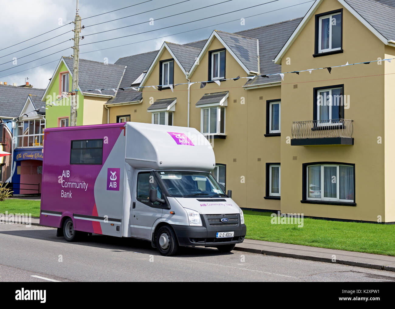 Aib mobile community bank hi-res stock photography and images - Alamy