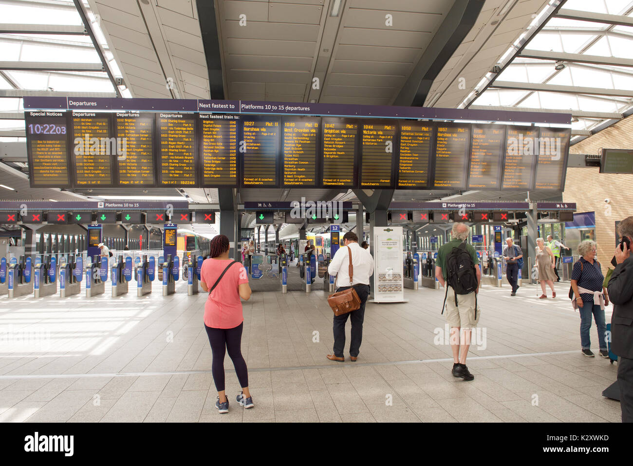 The concourse at London Bridge railway station Stock Photo - Alamy