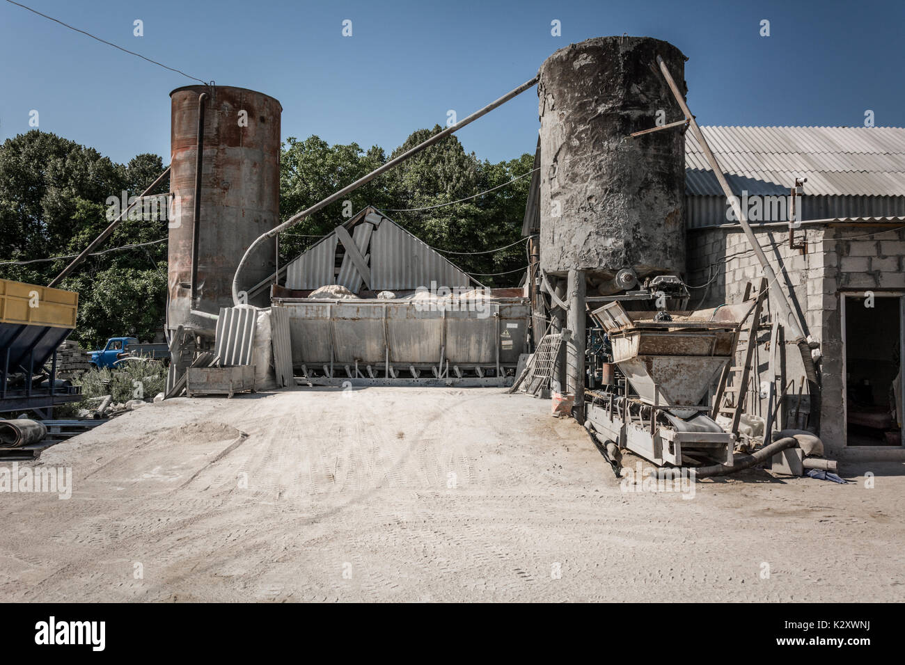 Old factory containers hi-res stock photography and images - Alamy