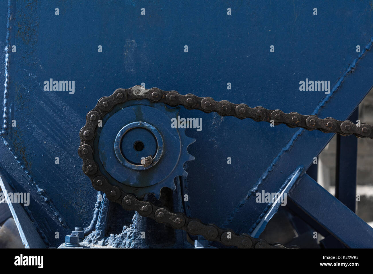 Chain drive, drive element of the machine production of cement blocks ...