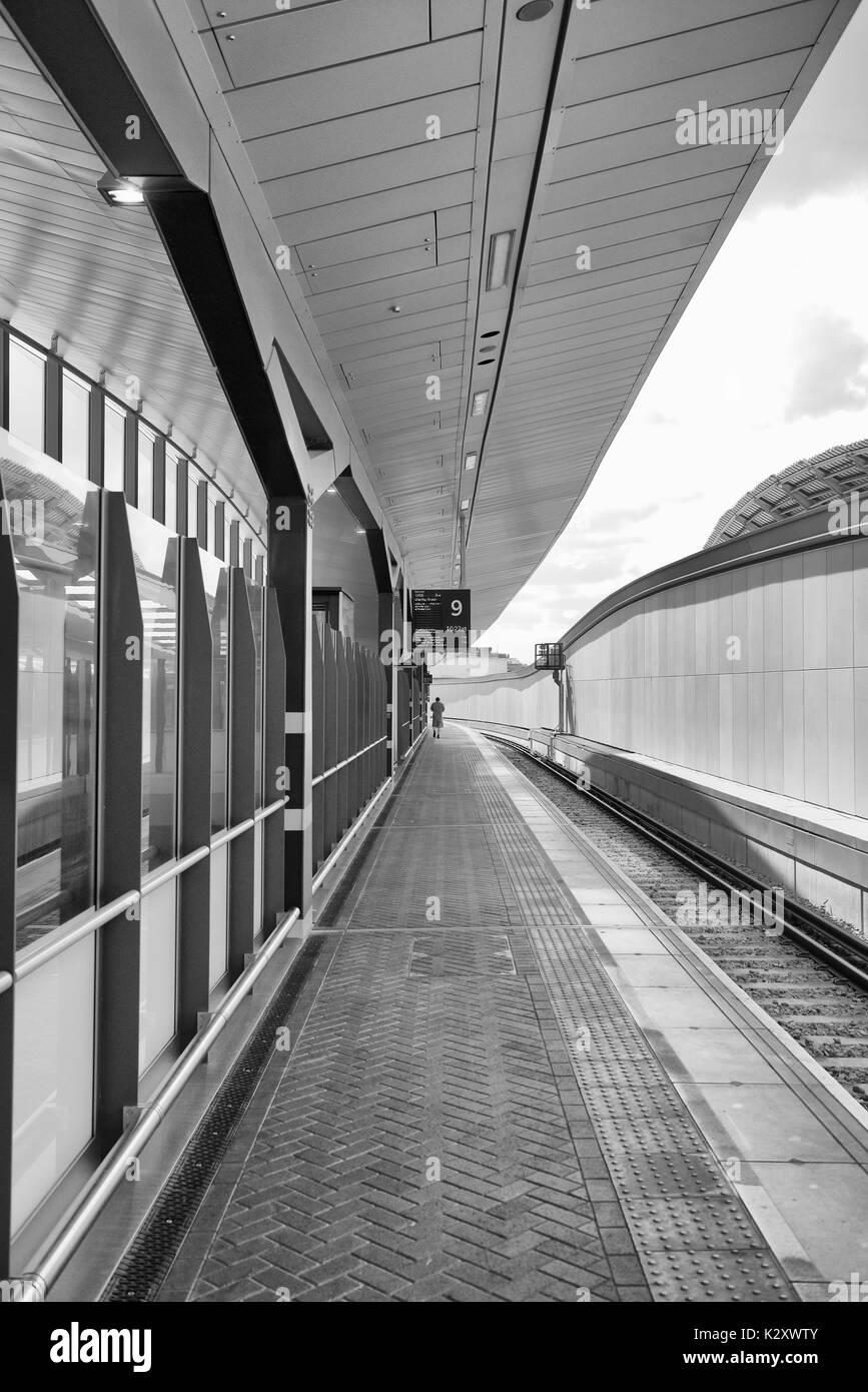 Platform at London Bridge railway station Stock Photo - Alamy