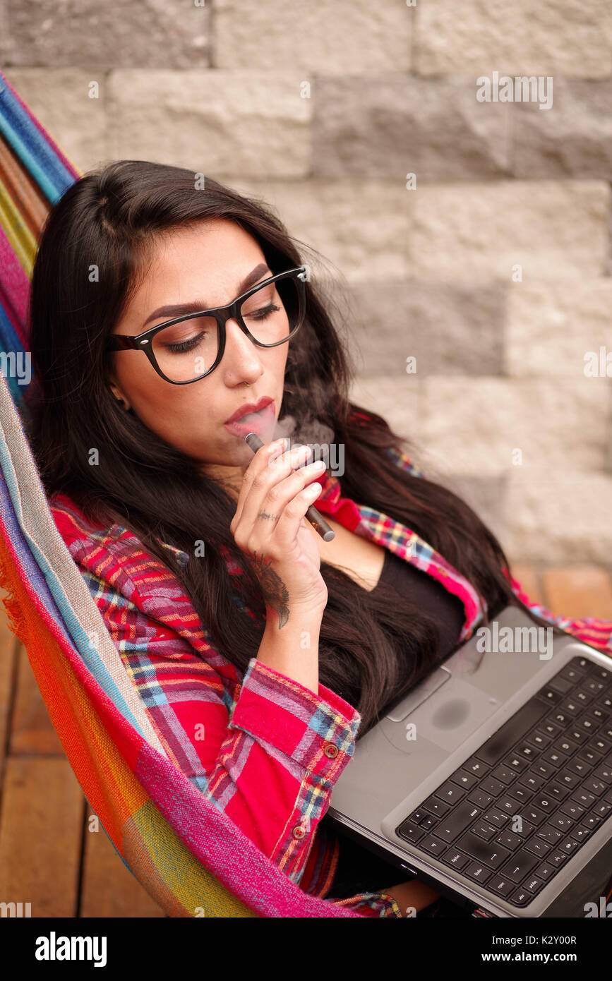 Smoking girl instagram hi-res stock photography and images - Alamy