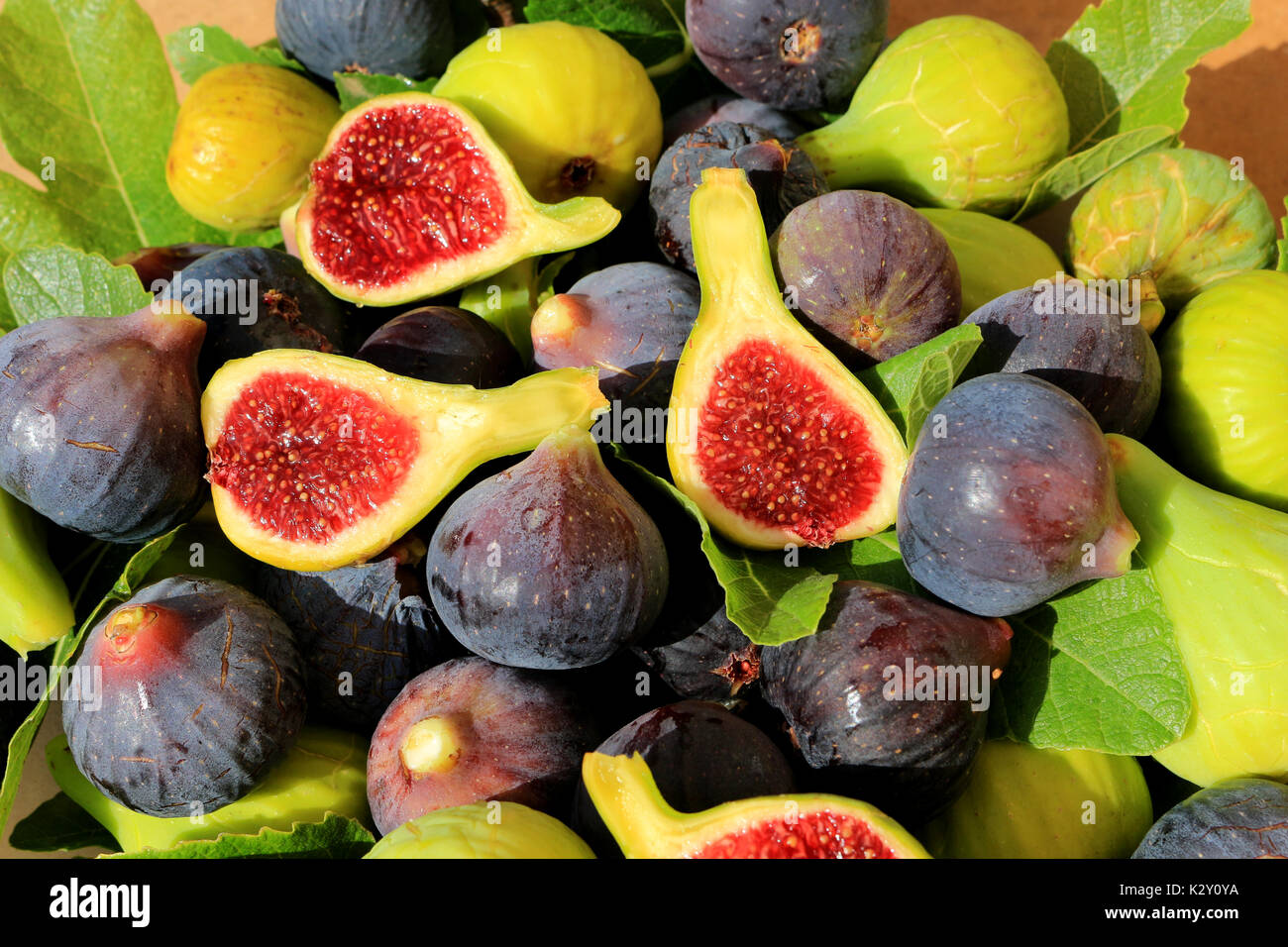 freshly picked green and blue figs, sliced fruits Stock Photo - Alamy