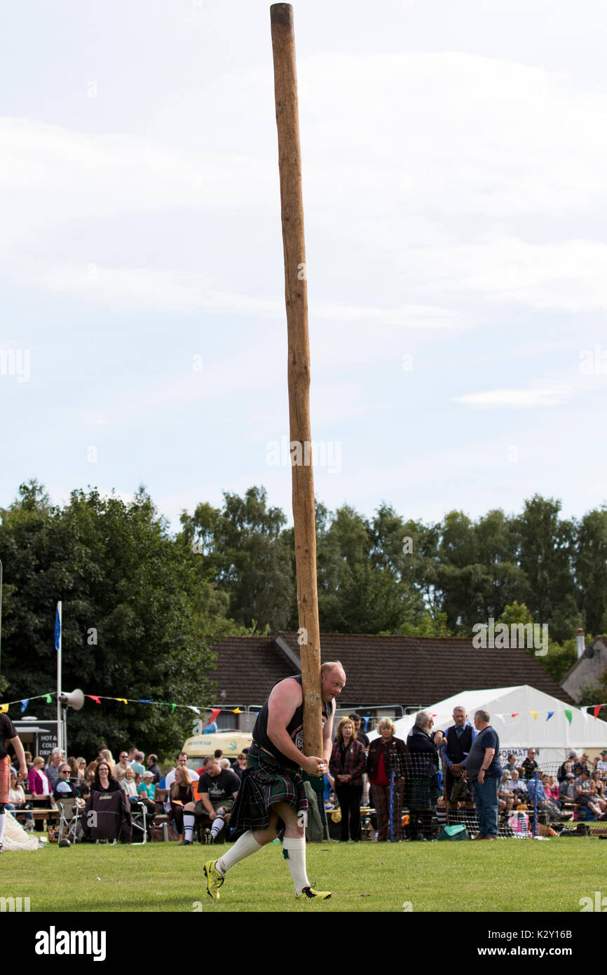 Caber toss scotland hi-res stock photography and images - Alamy