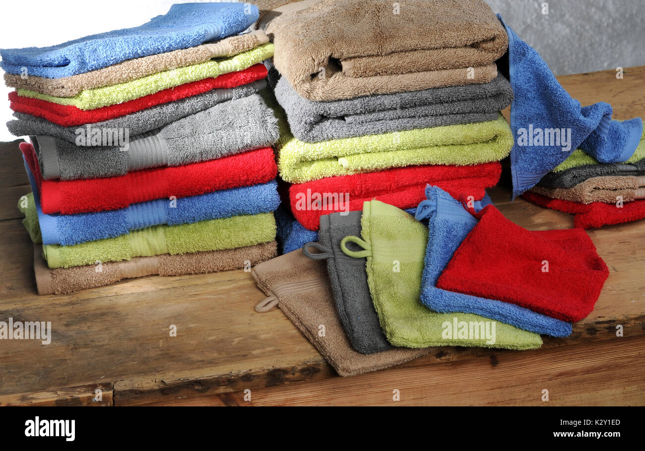 Colored bath towels hi-res stock photography and images - Alamy