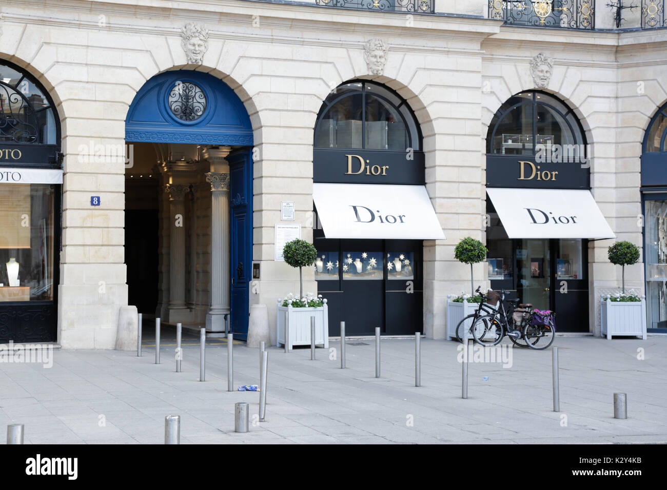 Paris, France: outdoor view of Place Vendome, big square famous for its ...