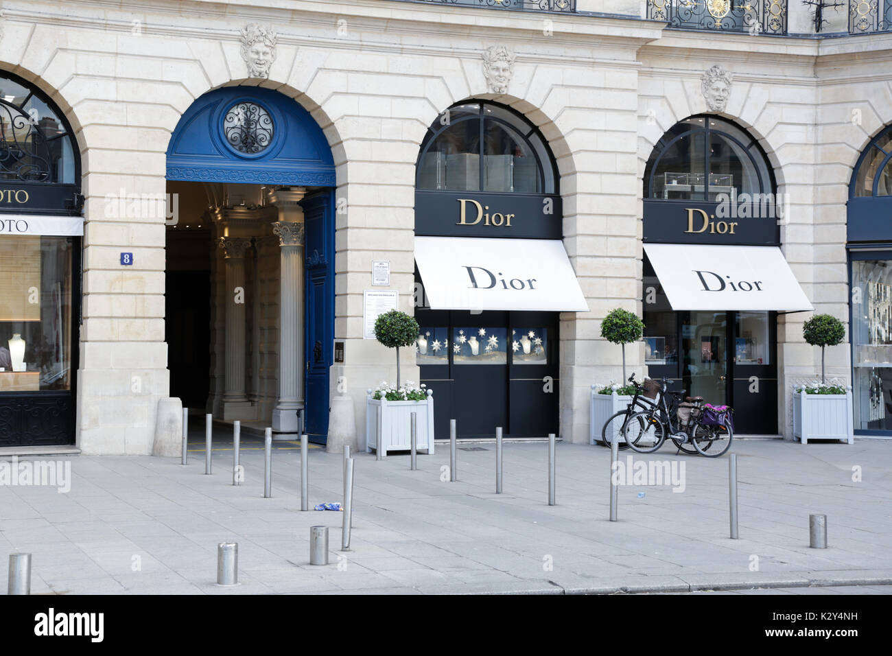 Paris, France: outdoor view of Place Vendome, big square famous for its ...