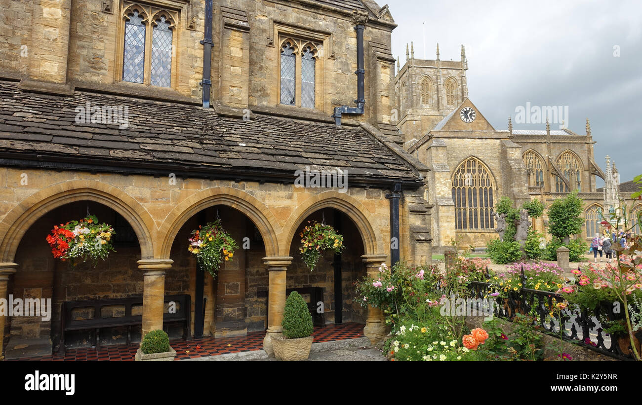 English almshouse hi-res stock photography and images - Alamy