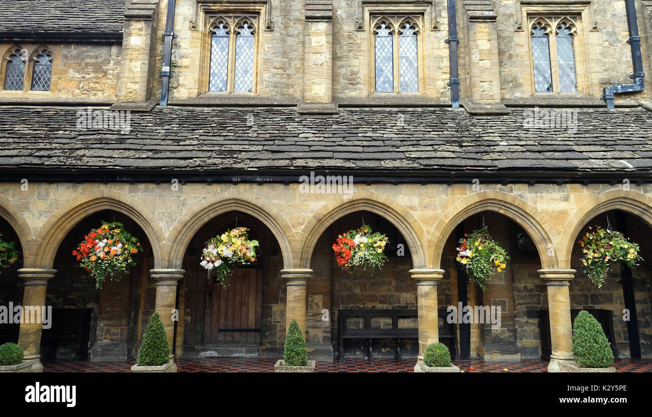 English almshouse hi-res stock photography and images - Alamy