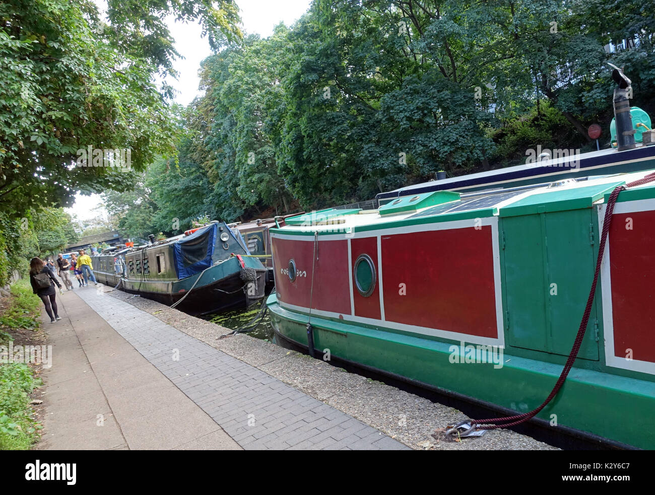 Narrowboat home on the regents canal hi-res stock photography and ...