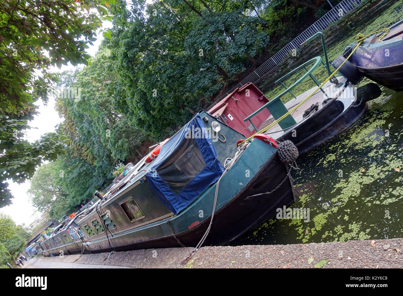 Regents canal narrowboats hi-res stock photography and images - Alamy