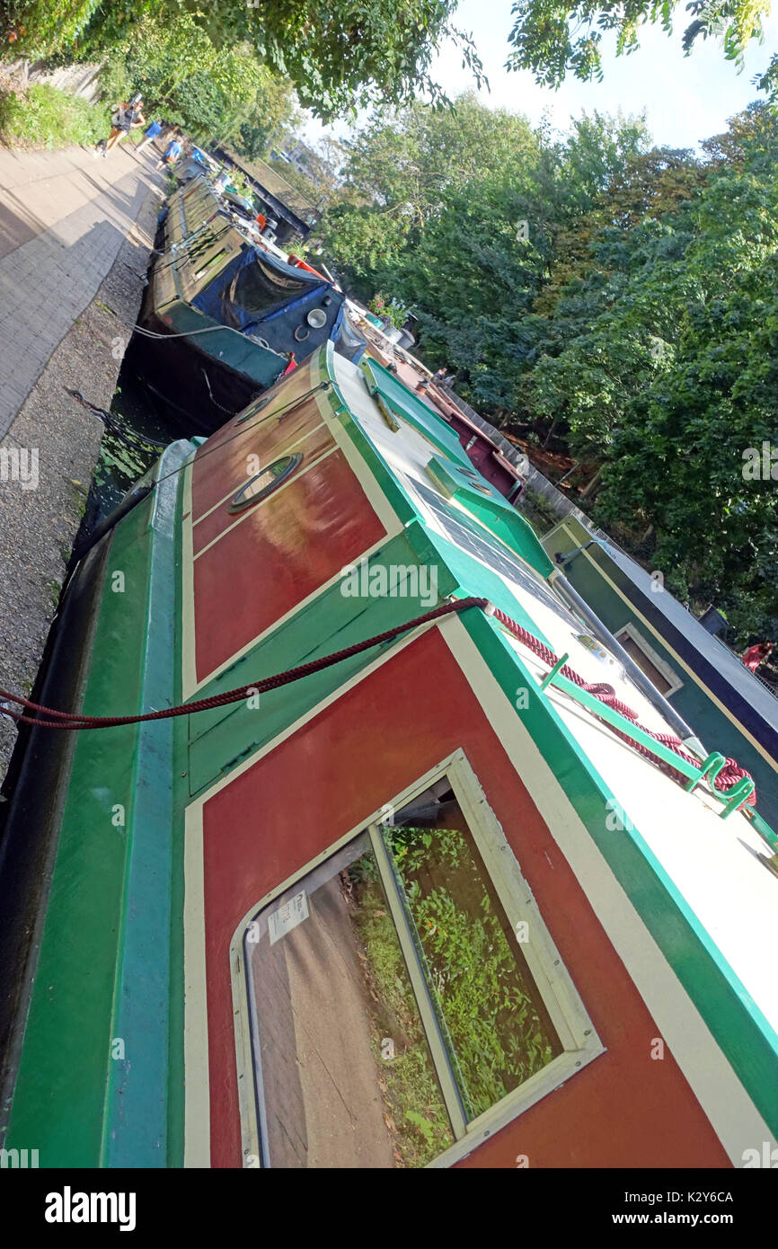 Narrowboats on regents canal hi-res stock photography and images - Alamy