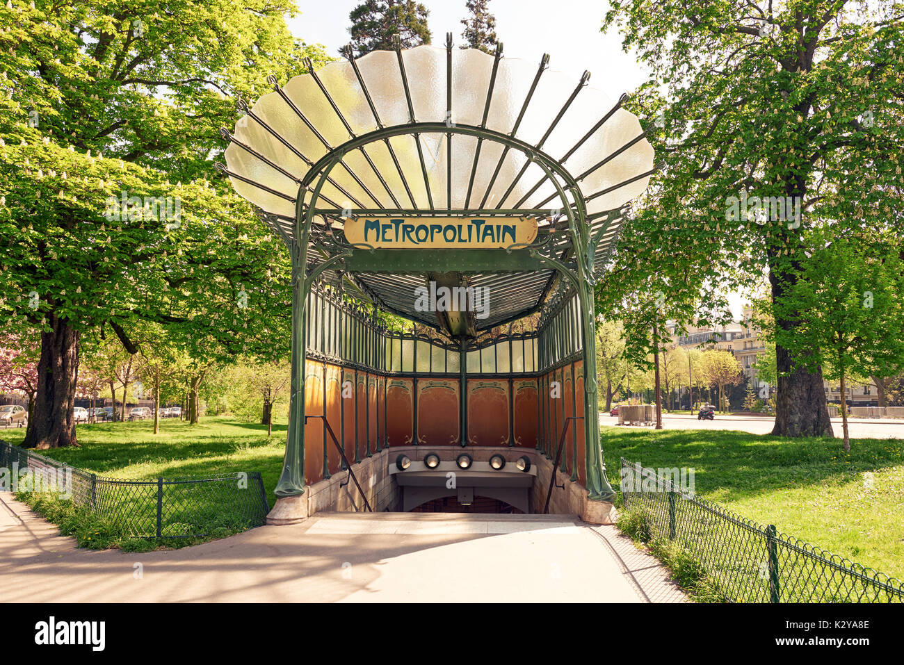 Porte Dauphine, Art Nouveau Metro Station Paris Stock Photo - Alamy