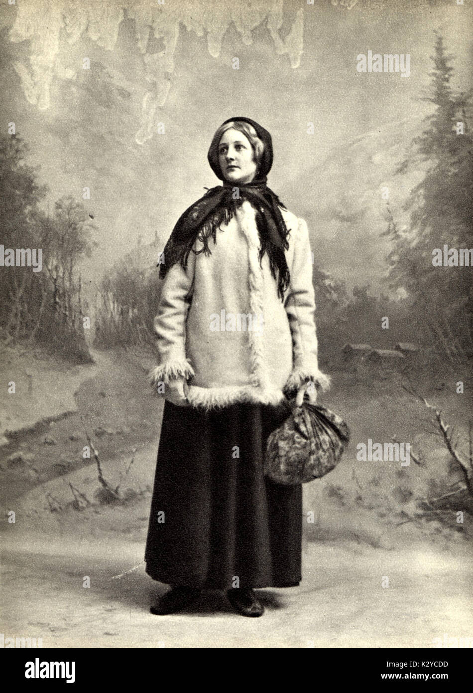 GRIEG'S PEER GYNT Johanne Dybuad as Solveig Stock Photo - Alamy