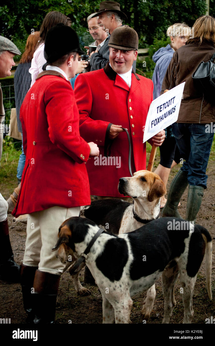 Huntsmen and hounds hi-res stock photography and images - Alamy
