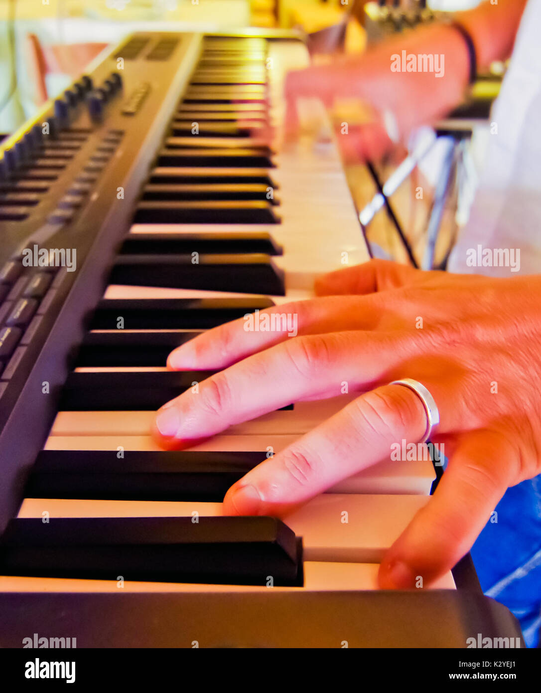 Everyone piano hi-res stock photography and images - Alamy