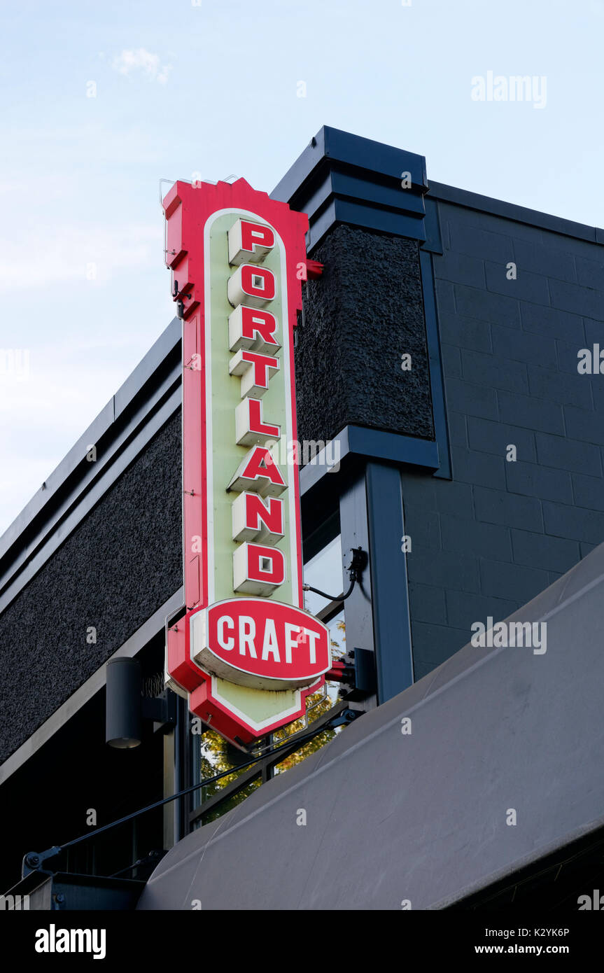 Portland craft pub hi-res stock photography and images - Alamy