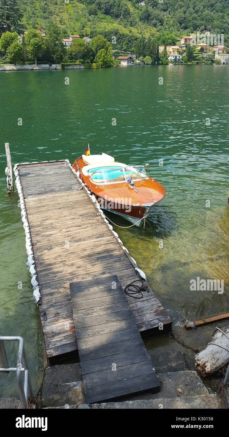 Navigation lake como hi-res stock photography and images - Alamy