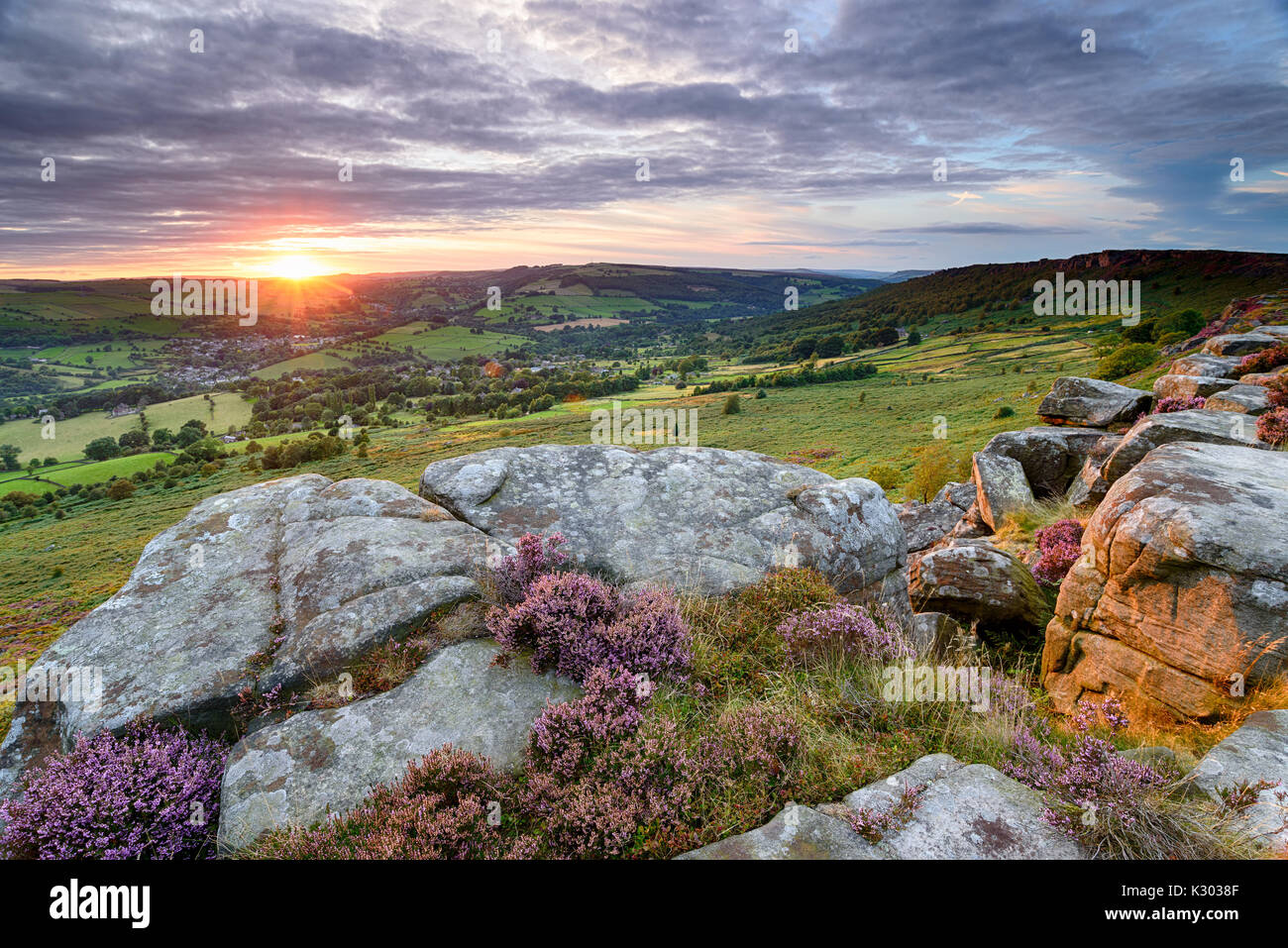 Sunset from Baslow Edge in the Derbyshire Peak District, looking out to ...