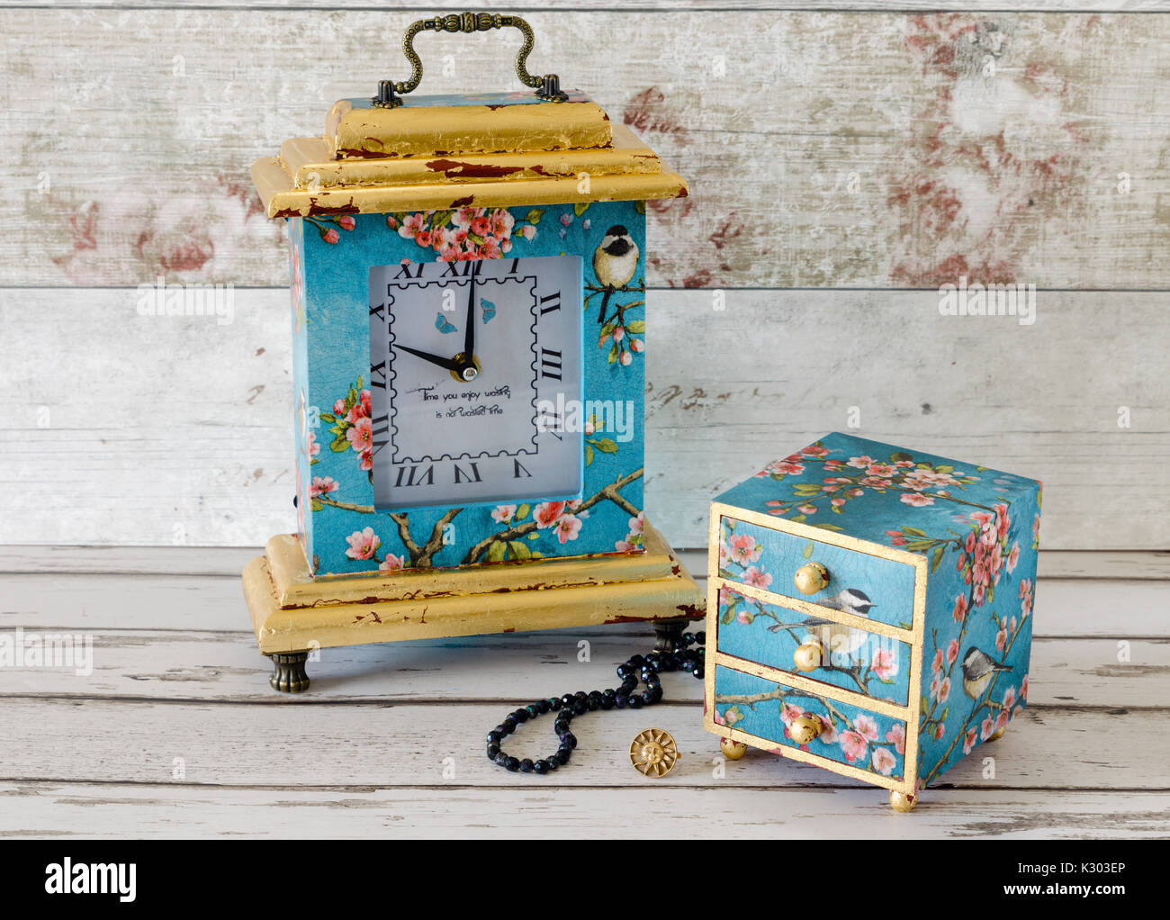Antique mantel clocks hi-res stock photography and images - Alamy