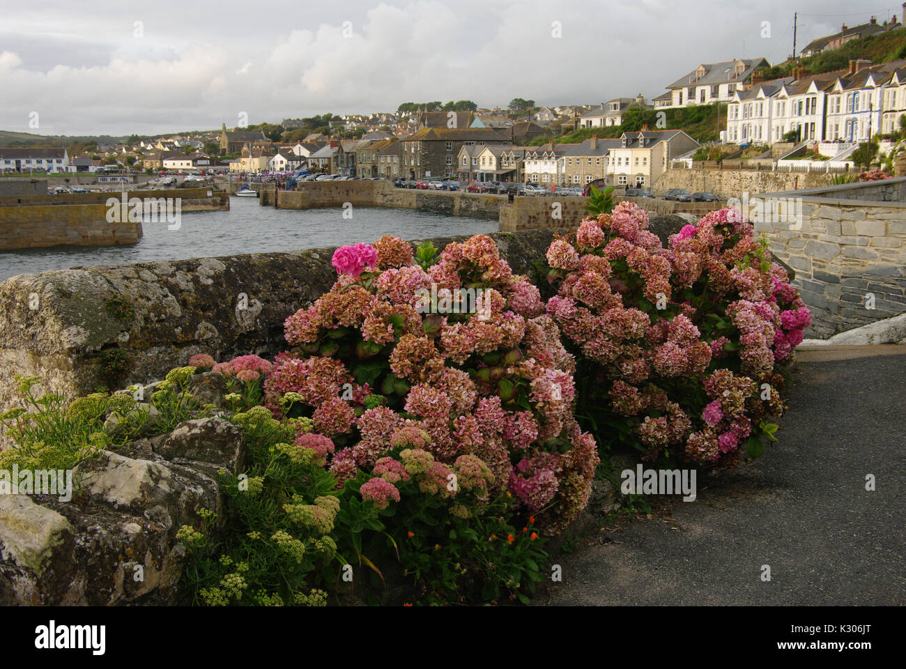 Cornwall coastal town hi-res stock photography and images - Alamy