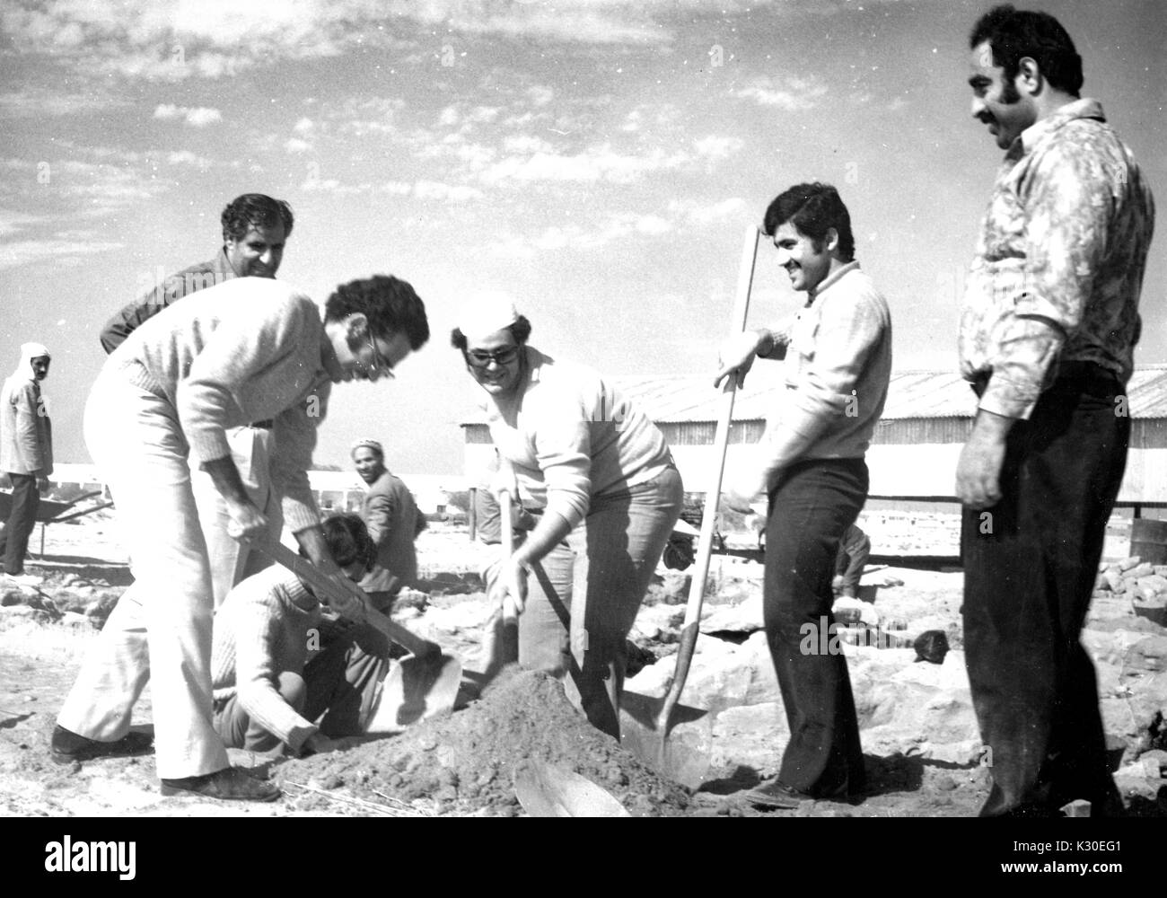 Working arabian Black and White Stock Photos & Images - Alamy