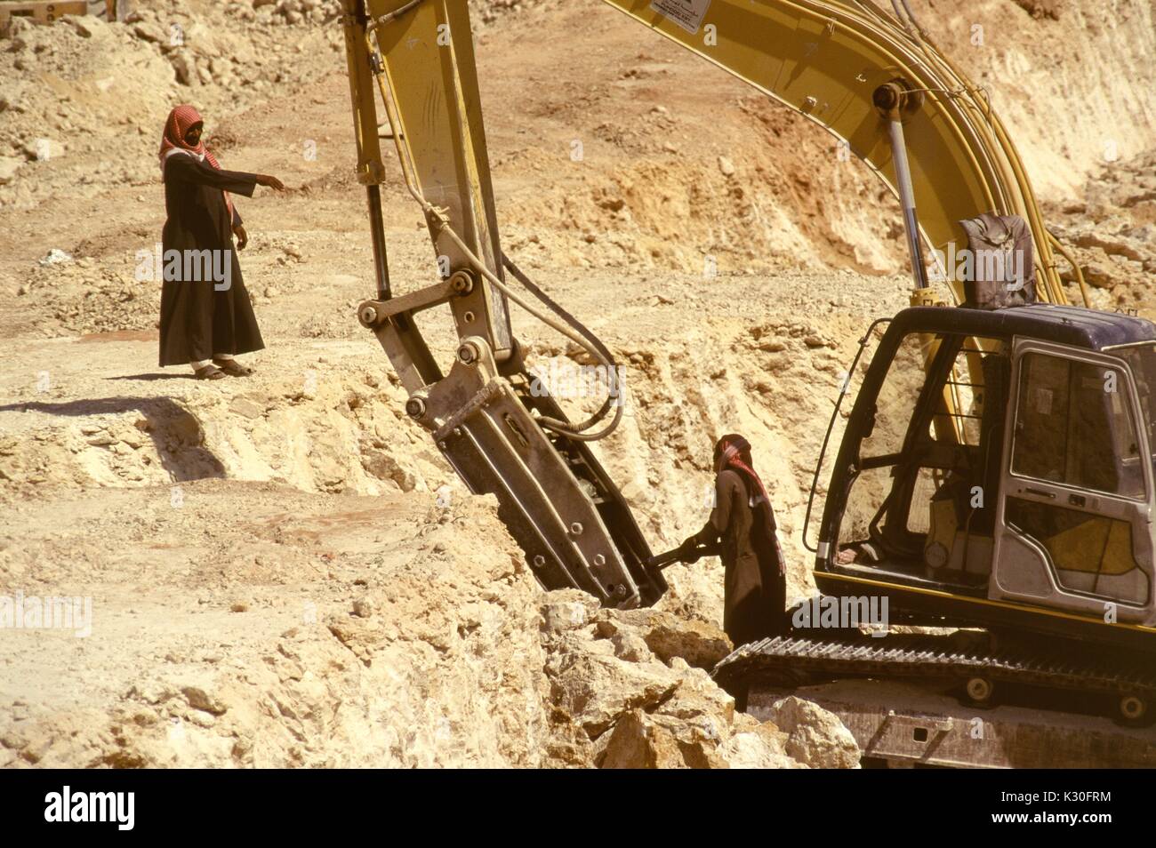 Digging and preparing the foundation for the Kingdom Tower in downtown ...