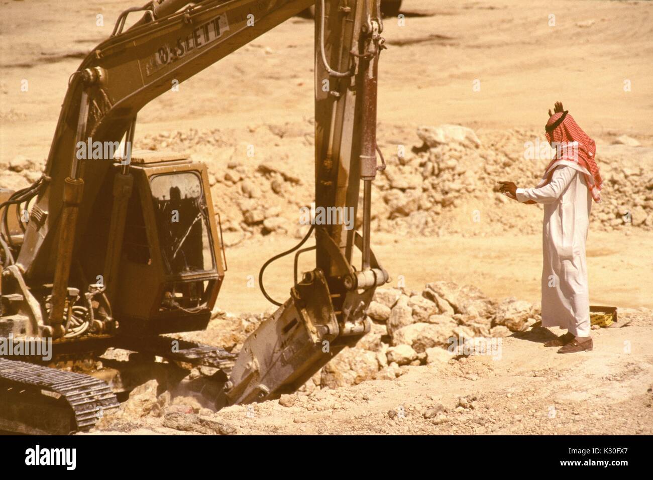 Digging and preparing the foundation for the Kingdom Tower in downtown ...