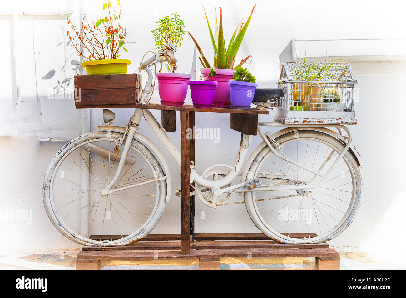 Cycle decoration hi-res stock photography and images - Alamy