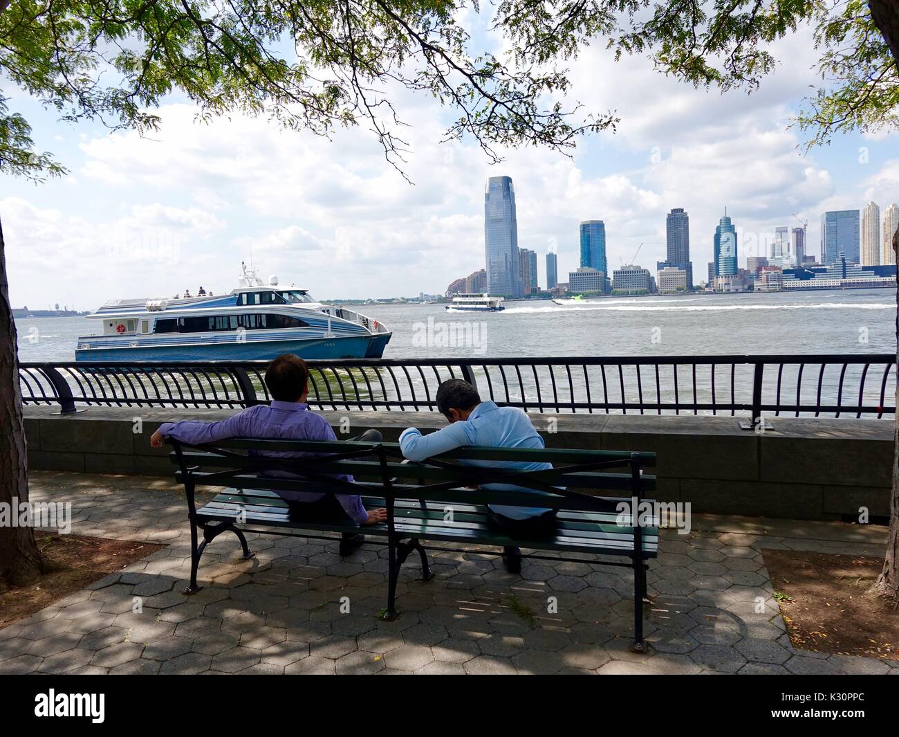 Battery park new york bench hi-res stock photography and images - Alamy