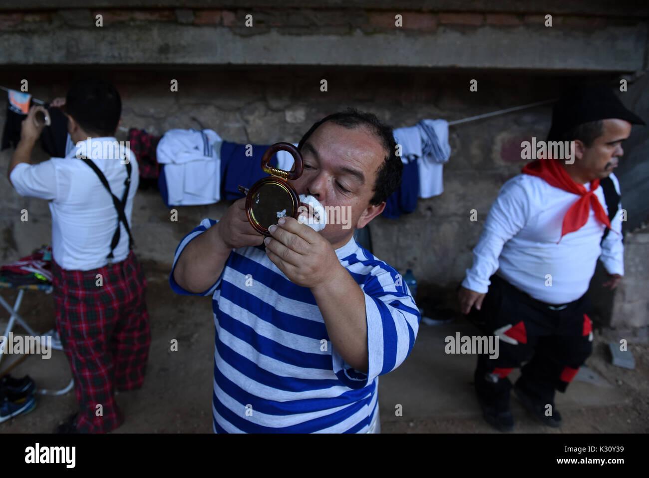 Almazán, Spain. 31st Aug, 2017. Actors of group 'El Bombero Torero ...