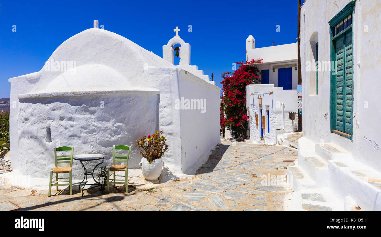 White color church hi-res stock photography and images - Alamy